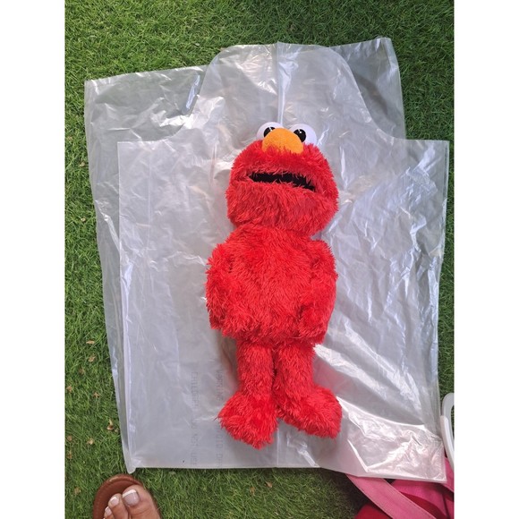 Sesame Street | Toys | Sesame Street Love To Hug Elmo Talking Singing ...